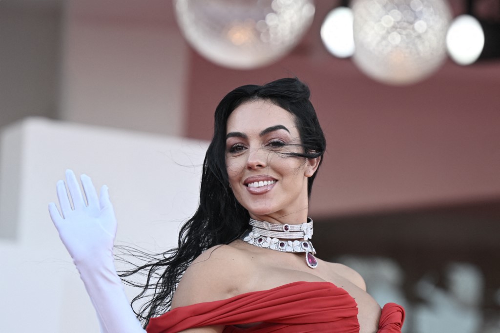 Con este color de cabello regresa Georgina Rodríguez a Netflix con su ...