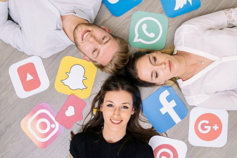 «Social Studies», una mirada íntima a la vida digital de la Generación ...