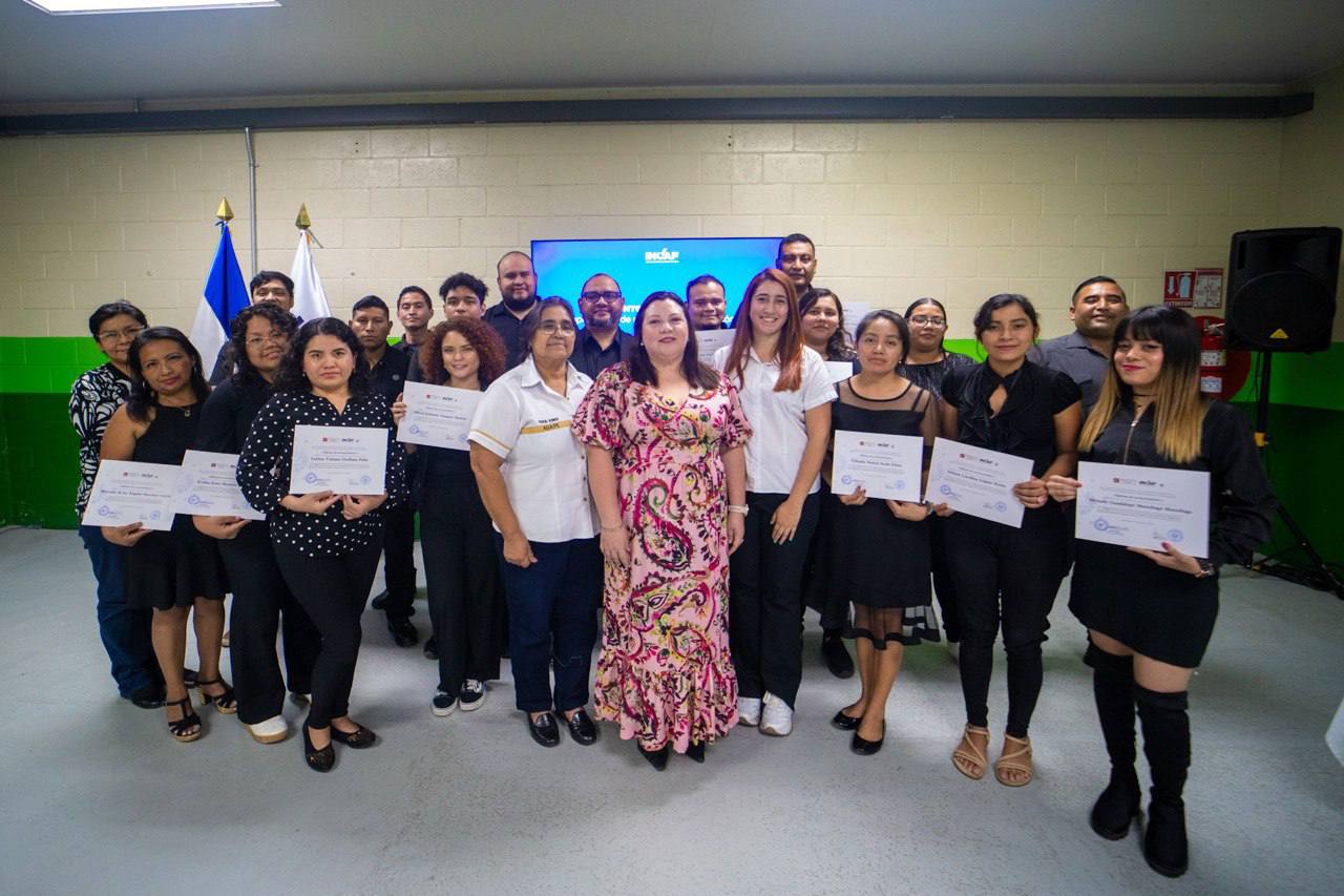 El INCAF gradúa a jóvenes como operadores de máquina de confección ...