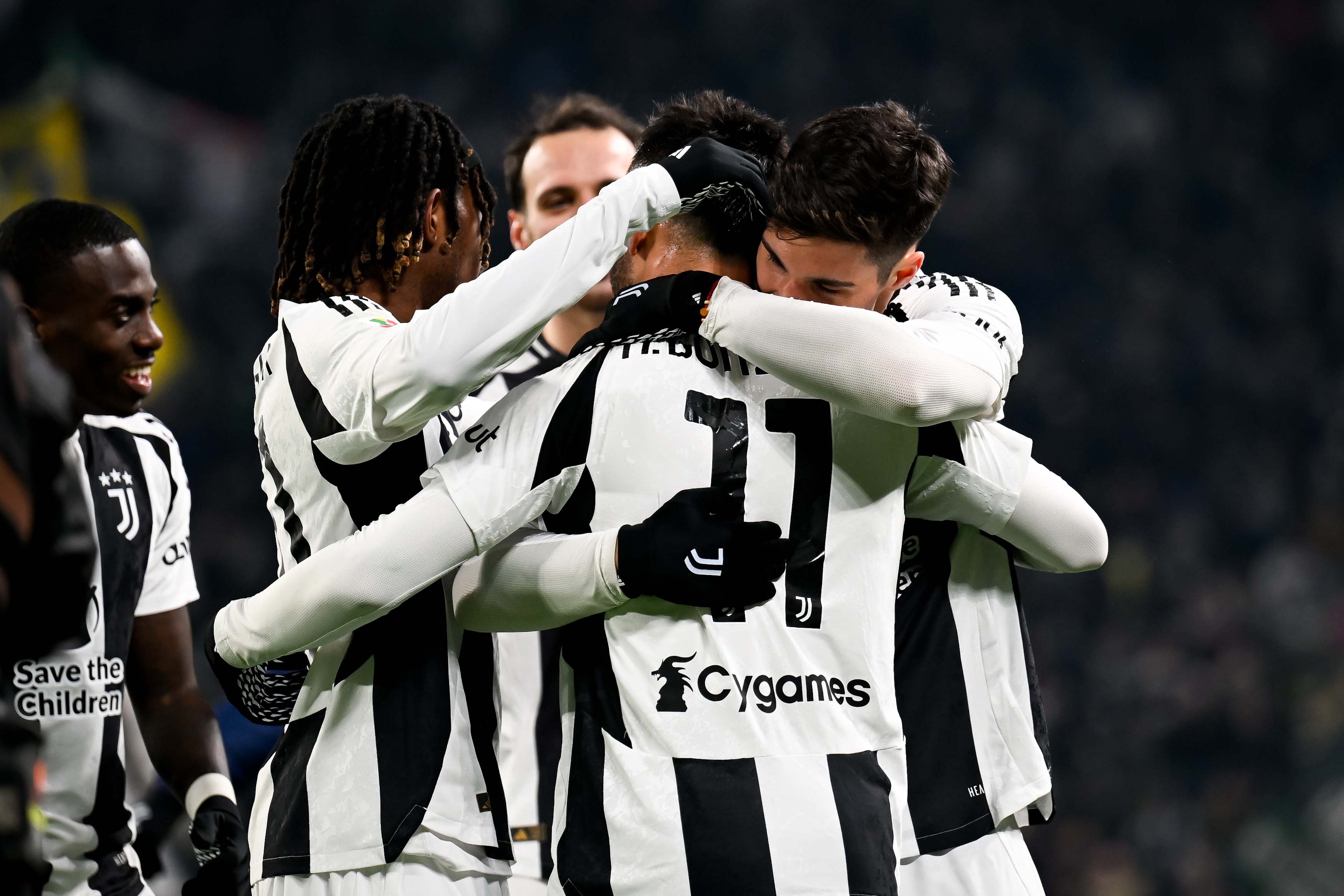 La Juventus golea con una joya de Nico González y avanza a cuartos de ...