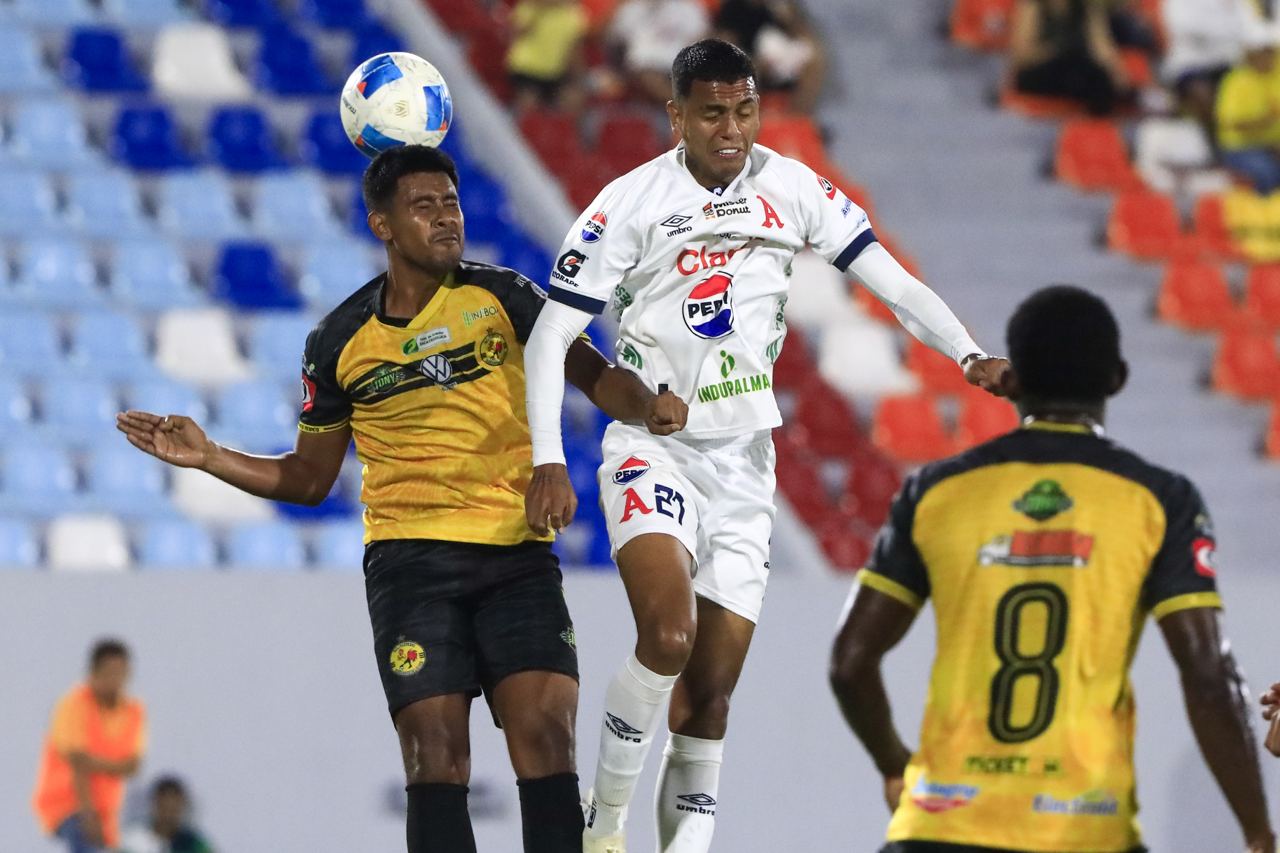 «Lo único que hicimos bien fue ganar», Ernesto Corti, técnico de ...