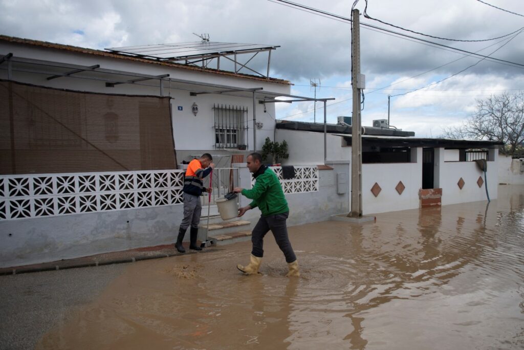 Un muerto y un desaparecido en el sur de España al paso de la tormenta ...