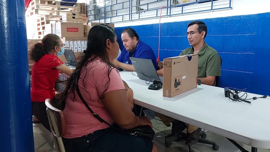 Gobierno de El Salvador entrega computadoras en La Unión – Diario El ...