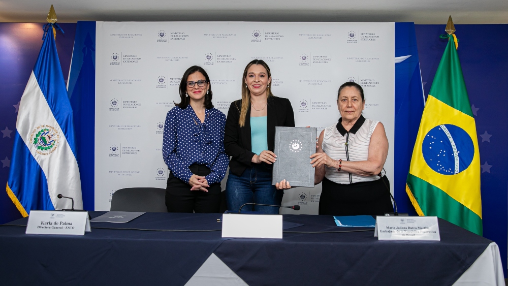 El Salvador recibe 114,000 dosis de vacunas por parte del Gobierno de ...