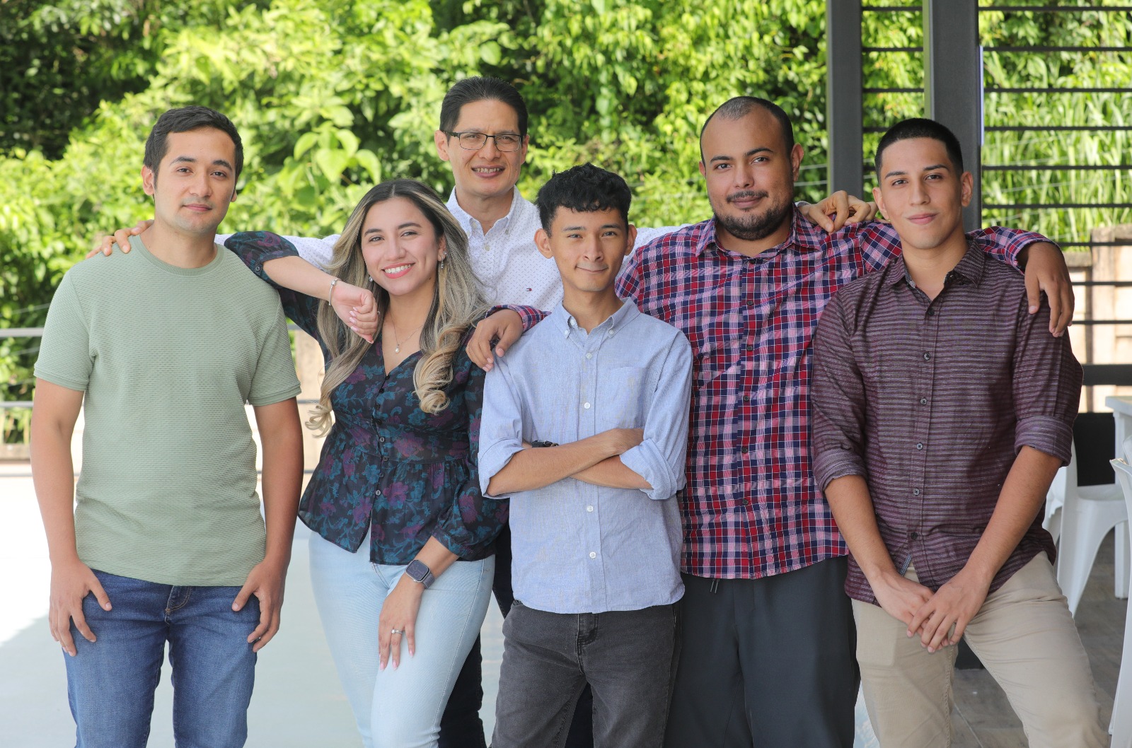 Siete jóvenes salvadoreños viajarán becados a Suiza para formarse en ...