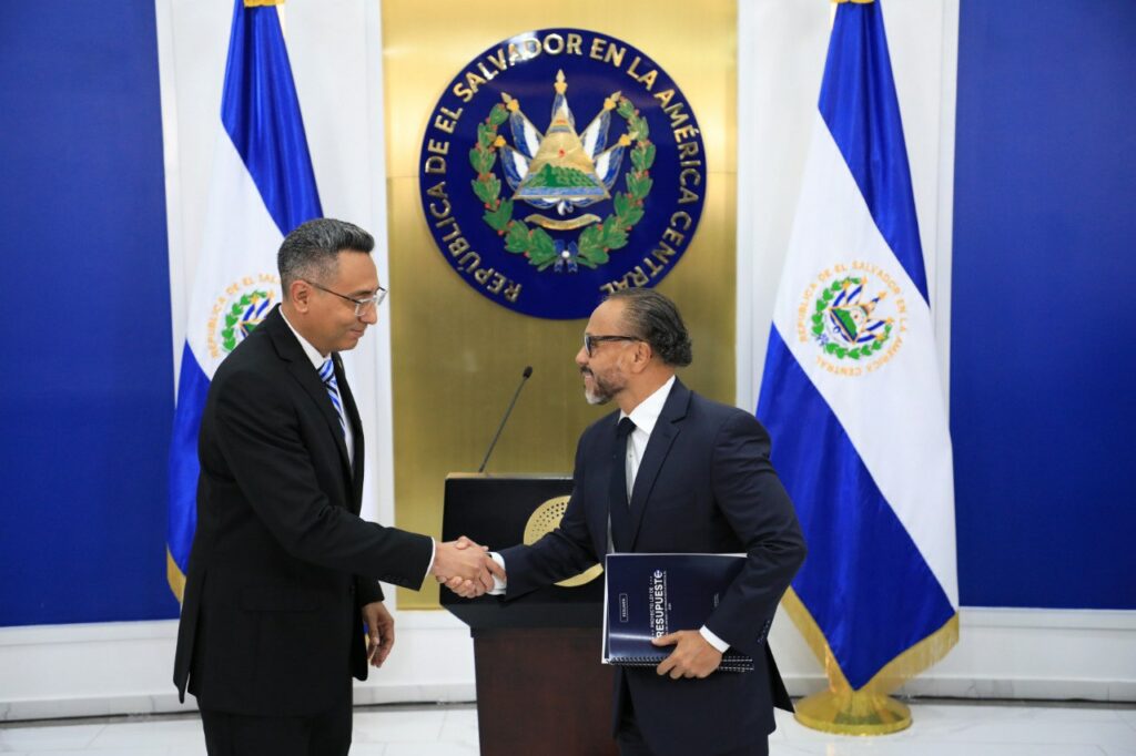 Ejecutivo entrega el presupuesto del Estado 2026 balanceado por $10,555 ...