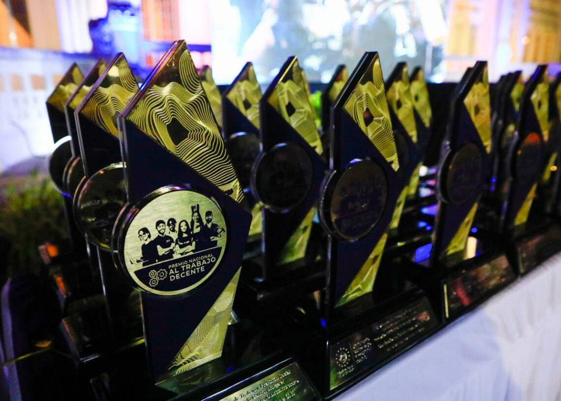 Gobierno de El Salvador reconoce a empresas e instituciones por sus buenas prácticas laborales ...