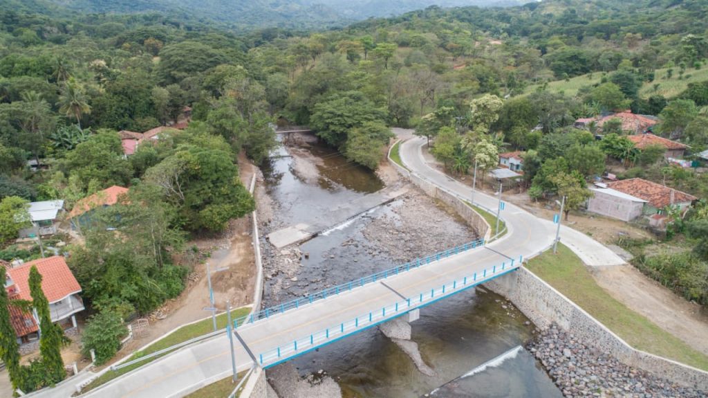 El Gobierno entrega un puente y calles en zonas rurales de La Unión ...