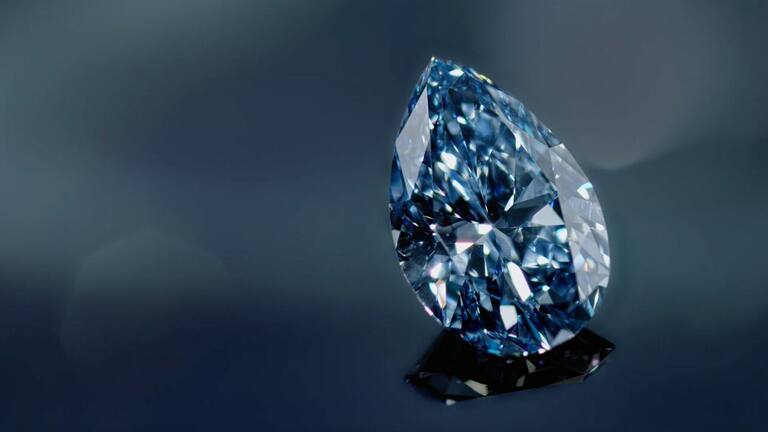 Un diamante azul vivo vendido en más de $25 millones en Ginebra ...