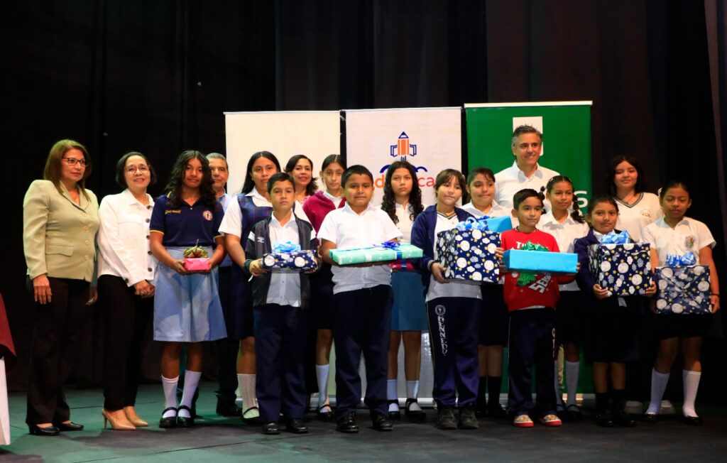 Súper Selectos entregó 238 becas a hijos de sus colaboradores - Diario ...