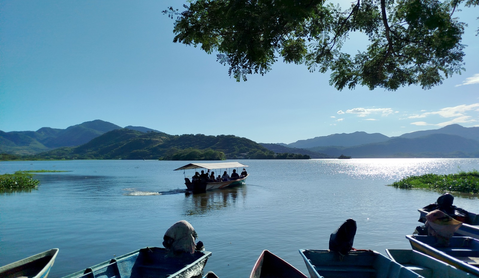 La laguna de Olomega, ideal para disfrutar sus aguas apacibles - Diario ...