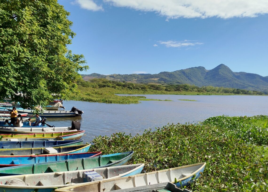 La laguna de Olomega, ideal para disfrutar sus aguas apacibles - Diario ...