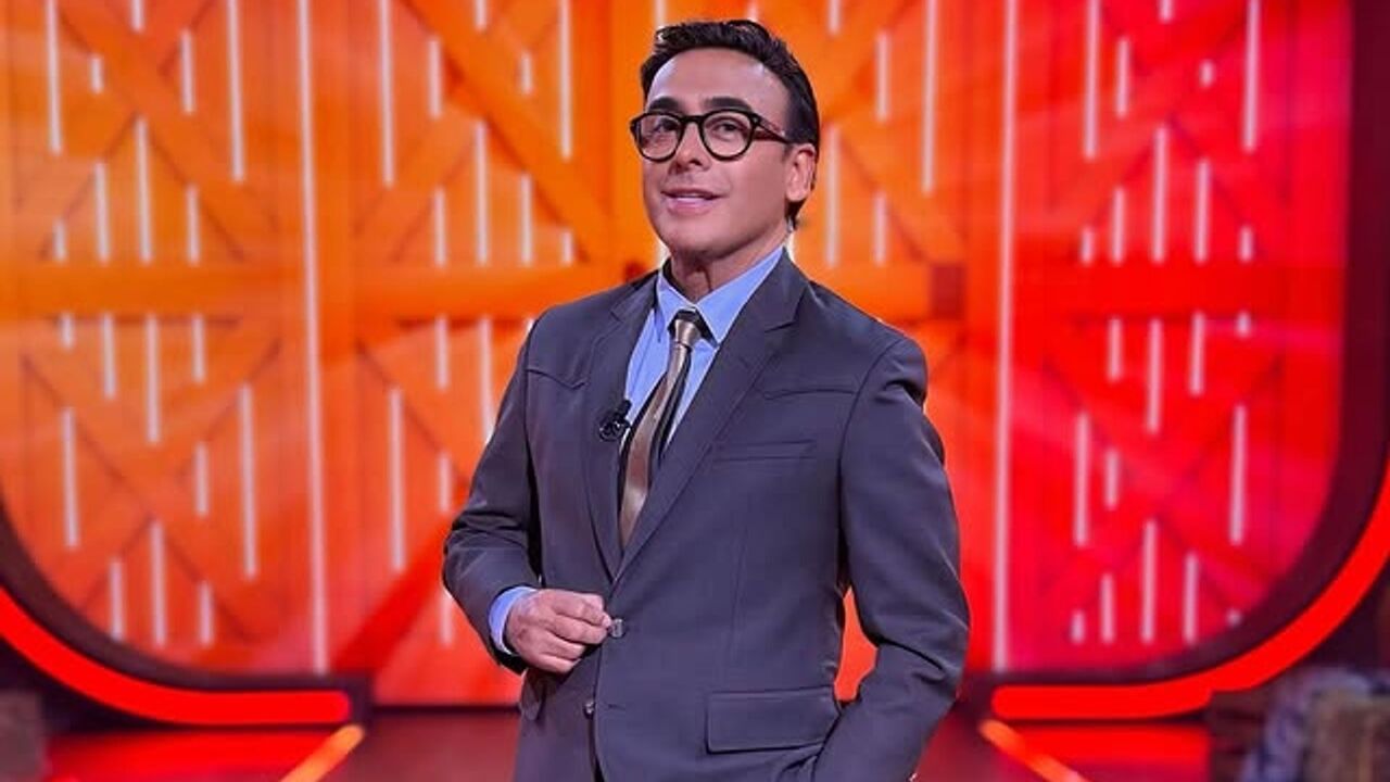 Adal Ramones aterriza con un equipaje de comedia — Diario El Salvador