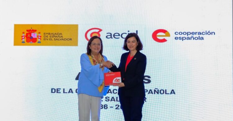 La AECID presenta libro conmemorativo por 40 años de cooperación ...